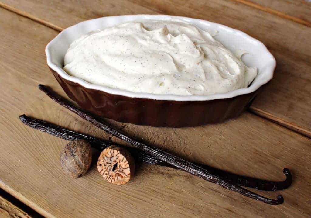 Råcreme - Hurtig og nem opskrift på den klassiske vaniljecreme